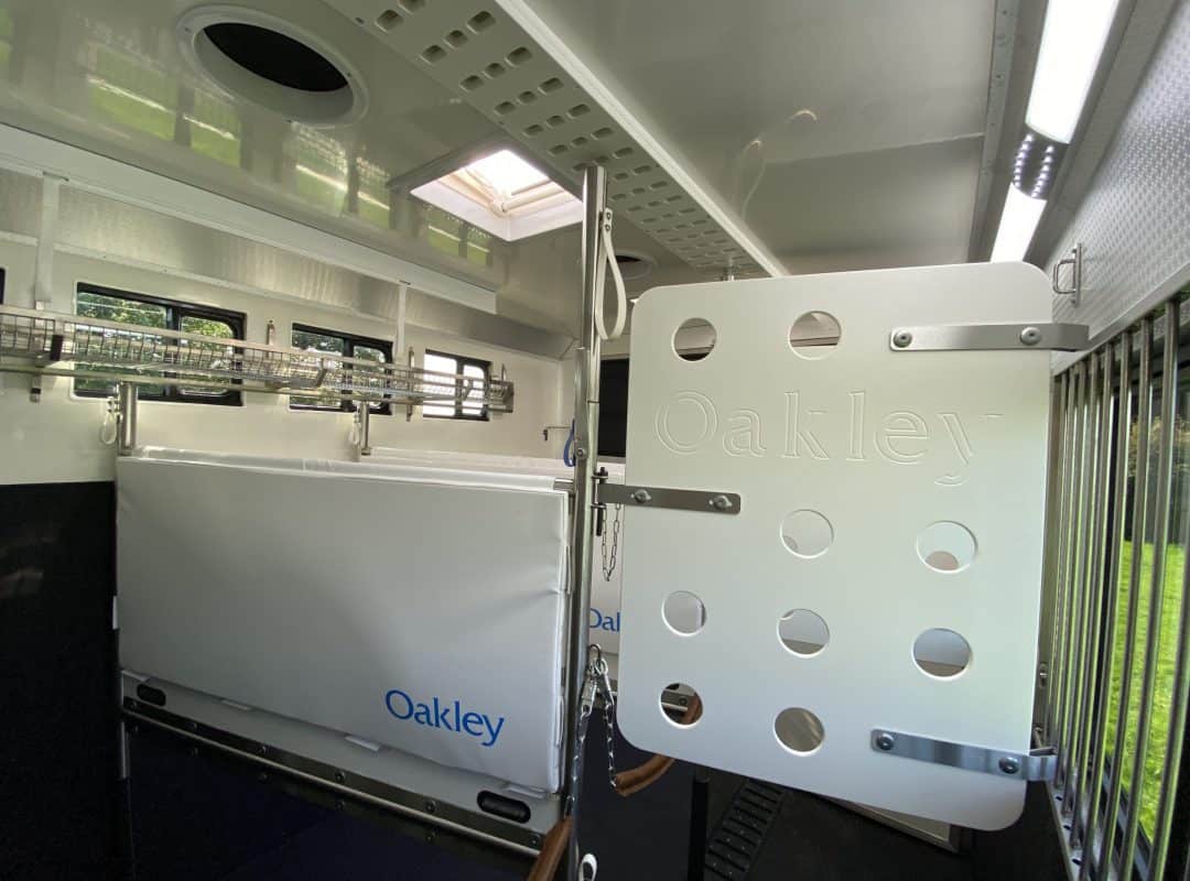 Oakley Supreme New | Oakley Horseboxes