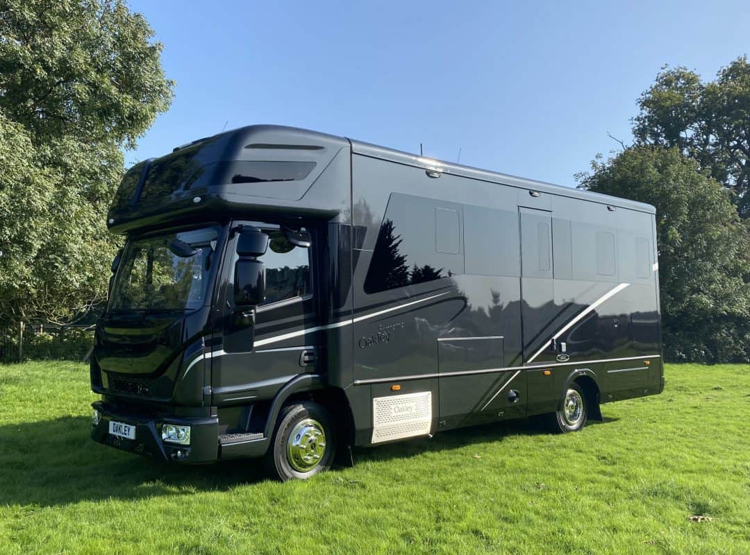 Oakley Supreme New | Oakley Horseboxes