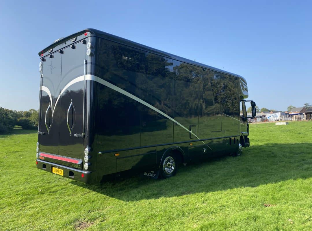 Oakley Supreme New | Oakley Horseboxes